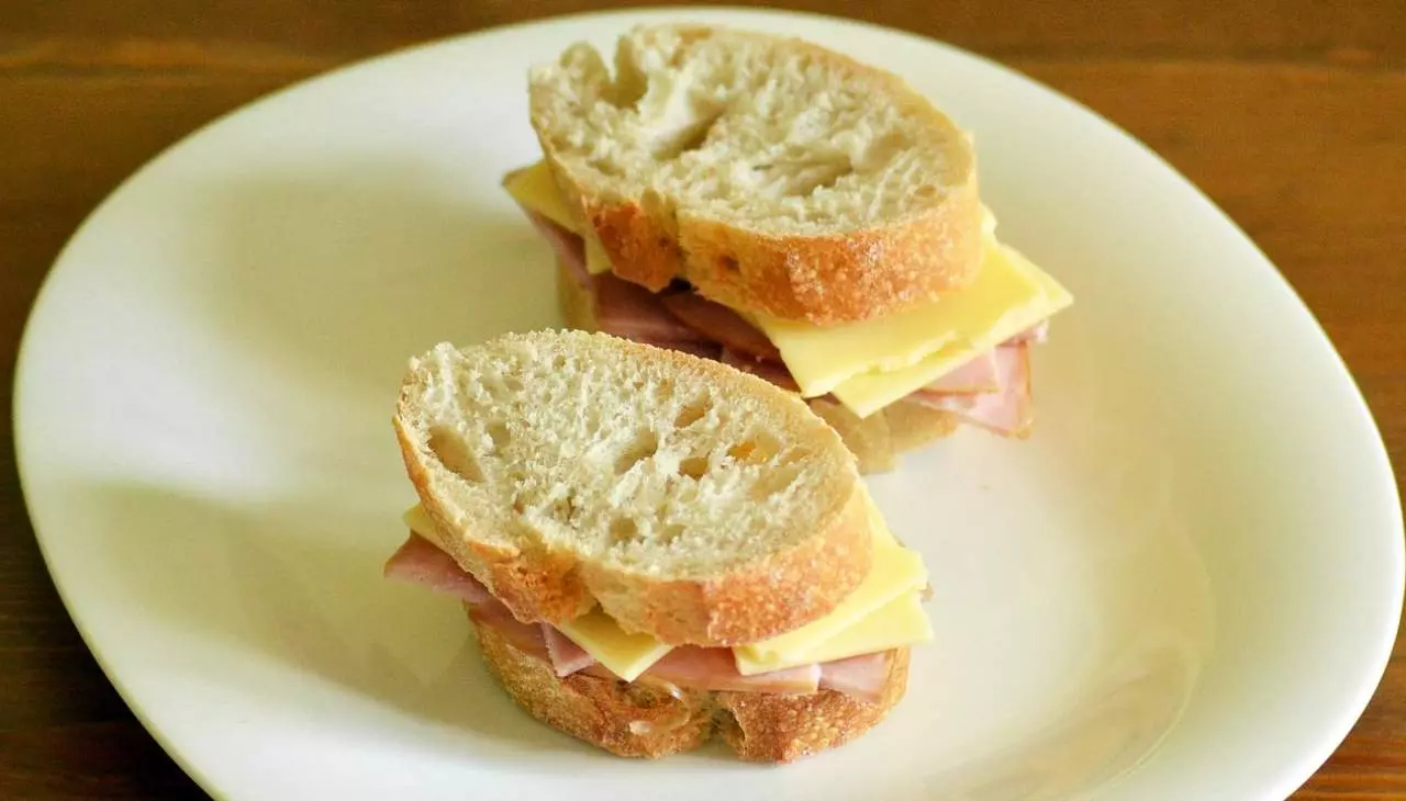 ハムとチーズのミニパンサンドイッチl朝食に最適