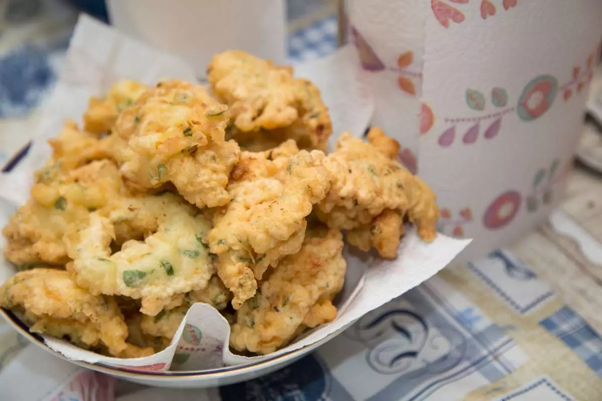 Beignets 5 minutes aux herbes, l'apéritif sprint à s'en lécher les doigts