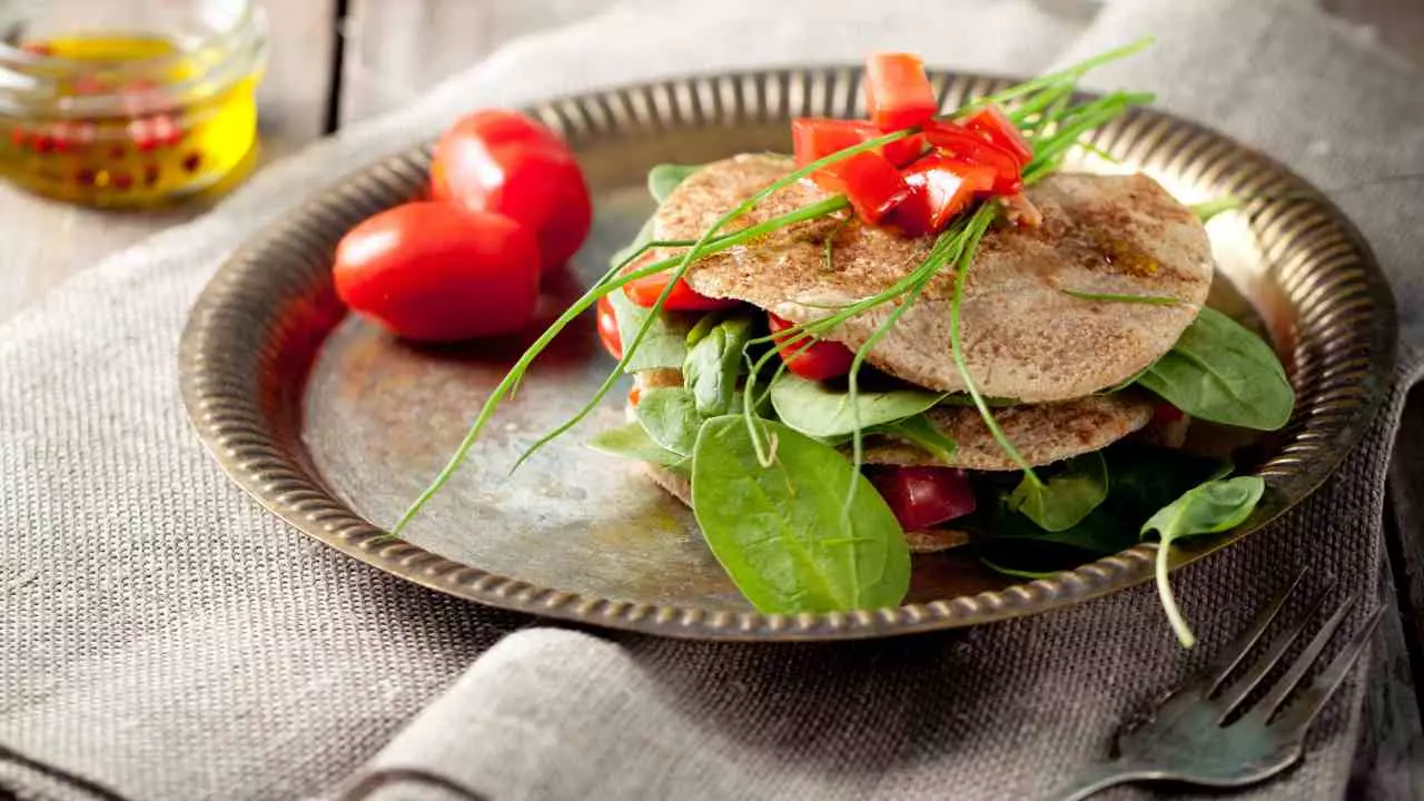 Kəpəkli piadina yüngül resepti, resept hazırlamaq üçün maddələr