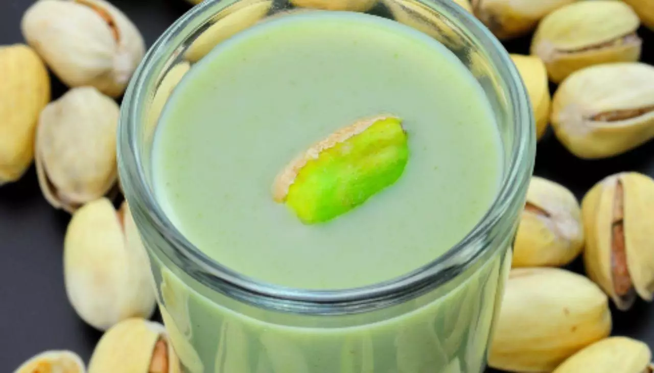 Pistachio cream liqueur | Recipe e monate le e ncha