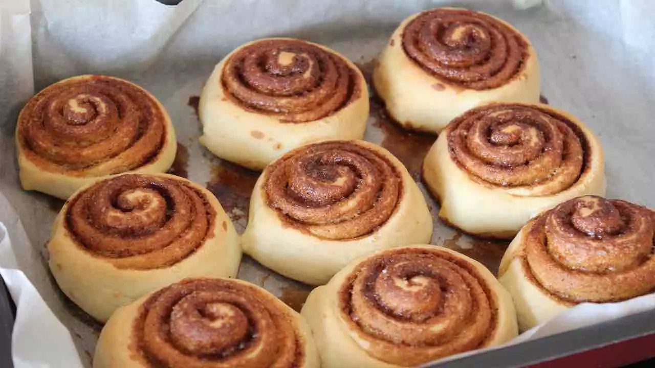 Apple rolls