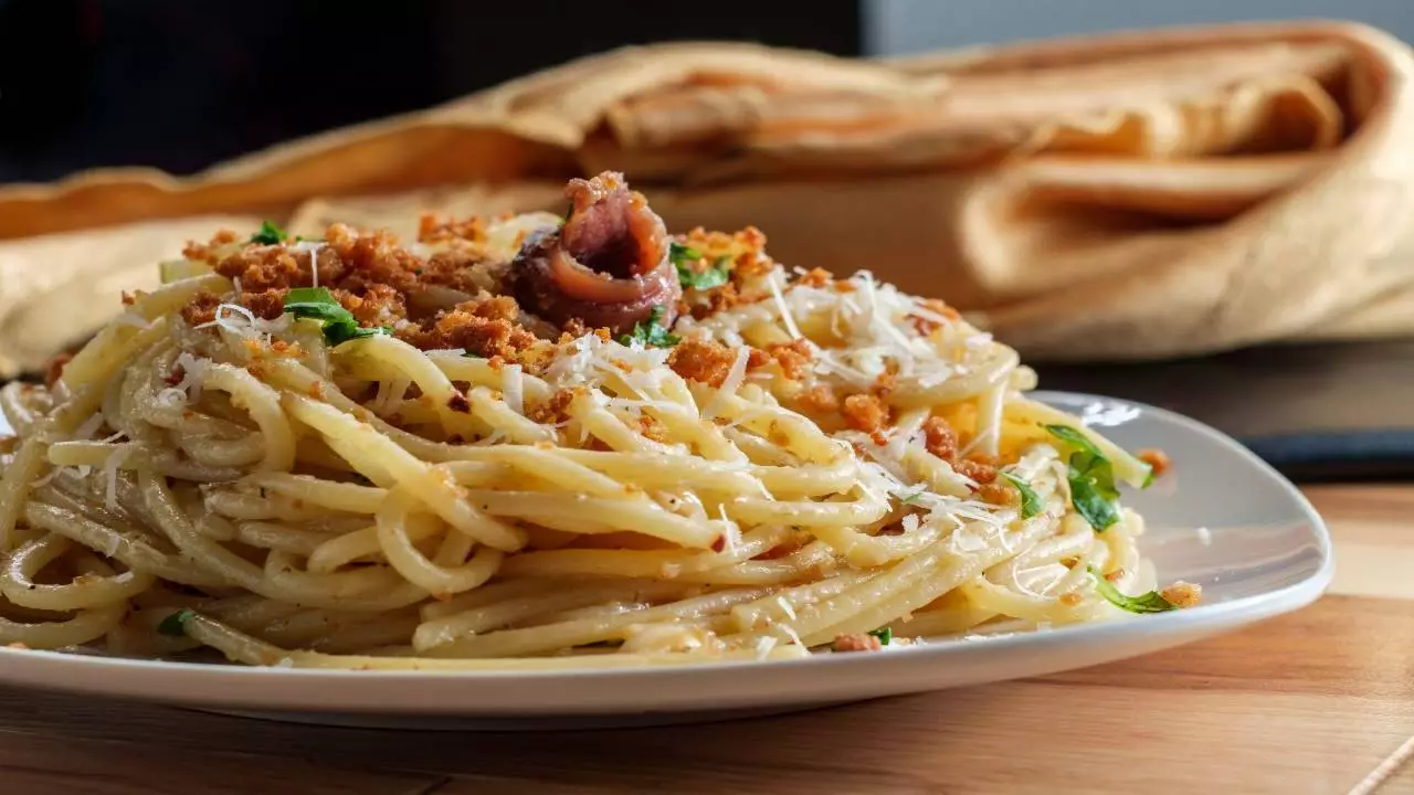 Spaghetti ជាមួយ anchovies