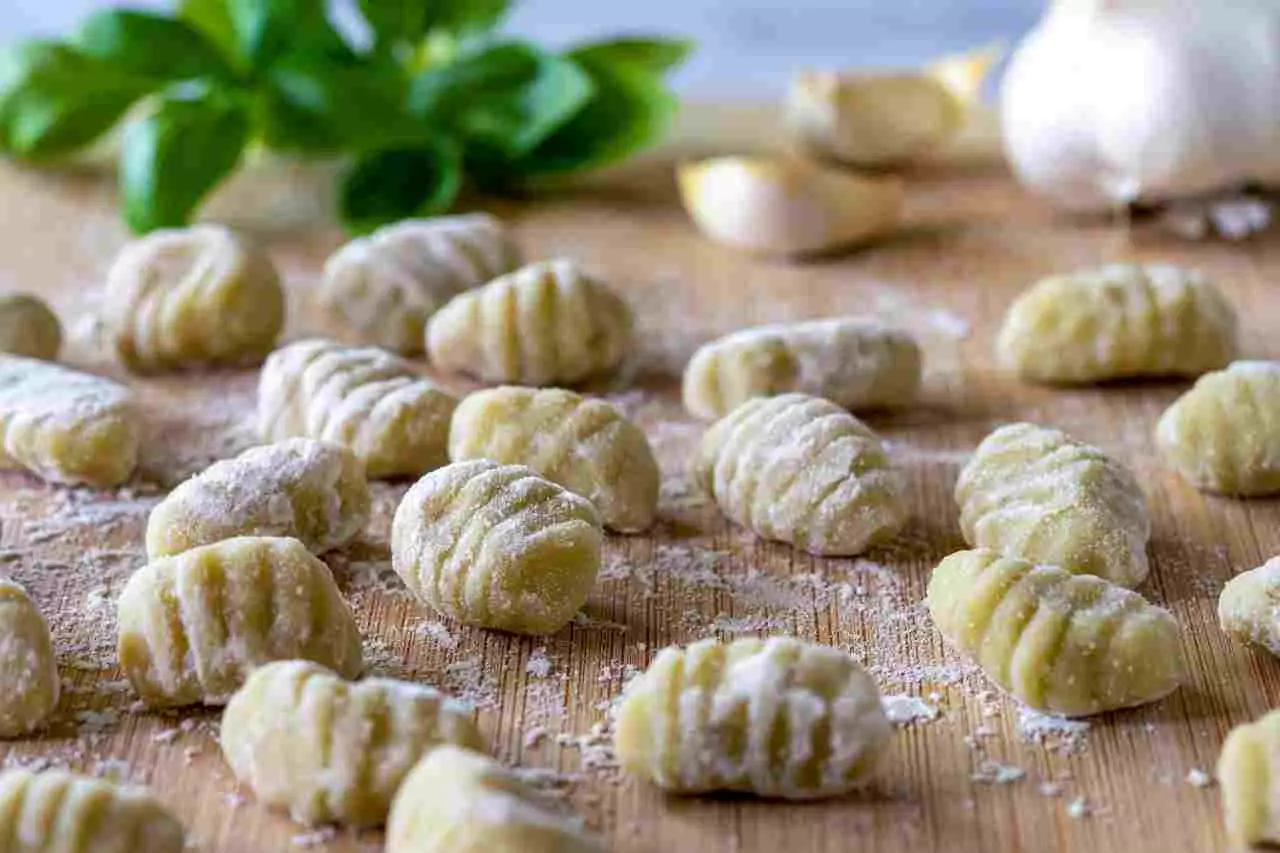 Mkate Stale Gnocchi | kwa kozi maalum ya kwanza