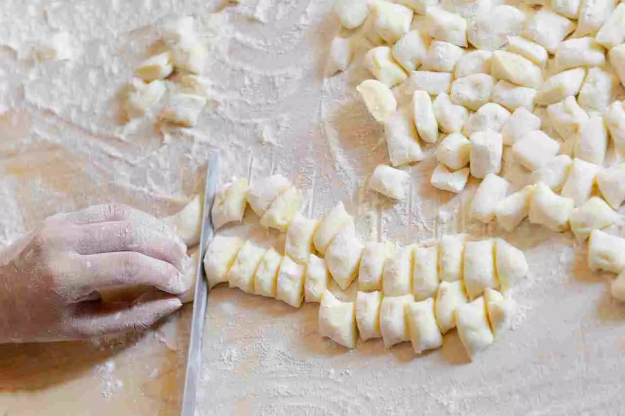 Vanhentunut leipä Gnocchi | erityiselle ensimmäiselle kurssille 6151_3