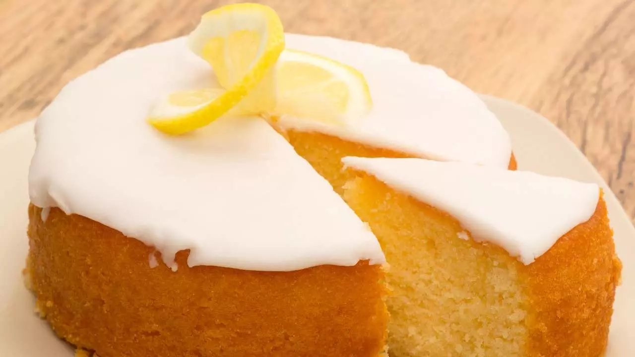 Microwave lemon cake