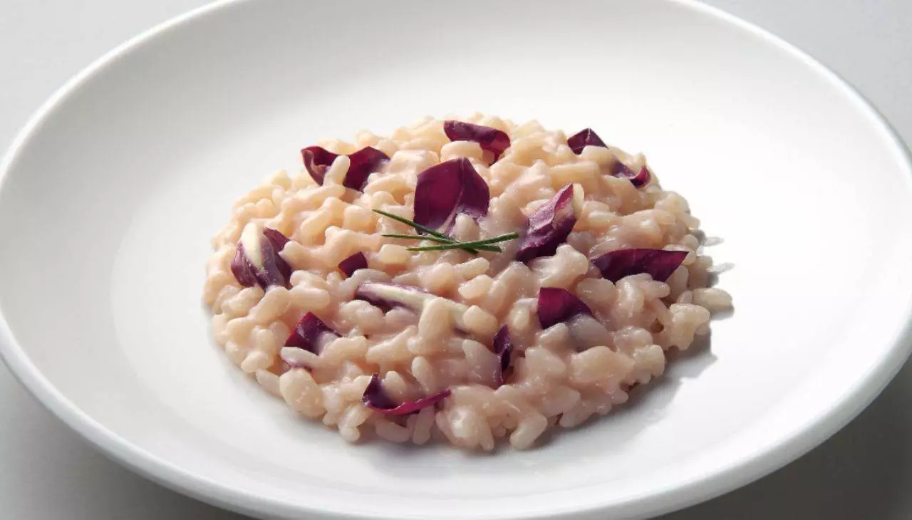 Risotto pẹlu pupa radicchio ati rosemary l Rọrun ati setan ni iṣẹju diẹ