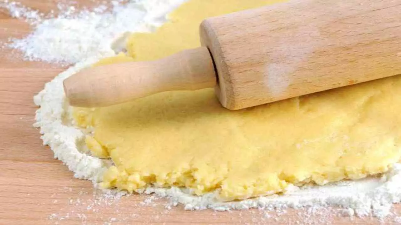 Shortcrust pastry without egg whites | a soft base for making pies