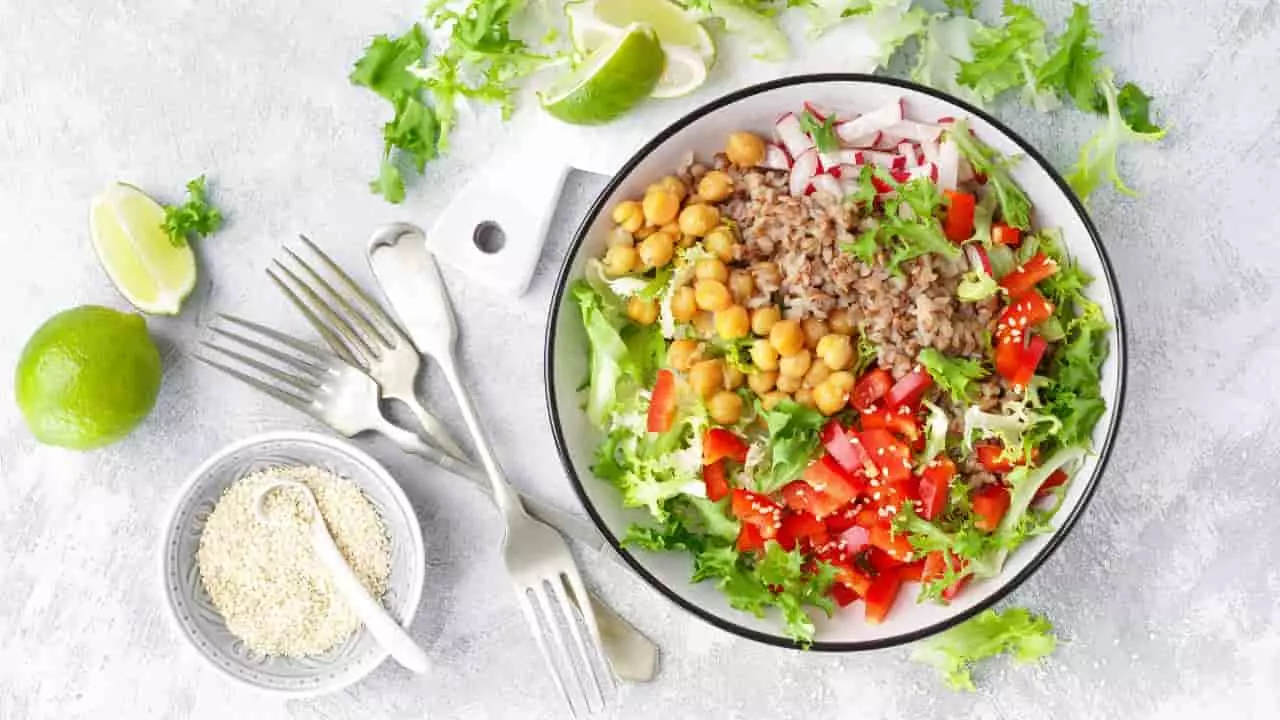 Dieet wat te iten foar lunch om net gewicht te winnen