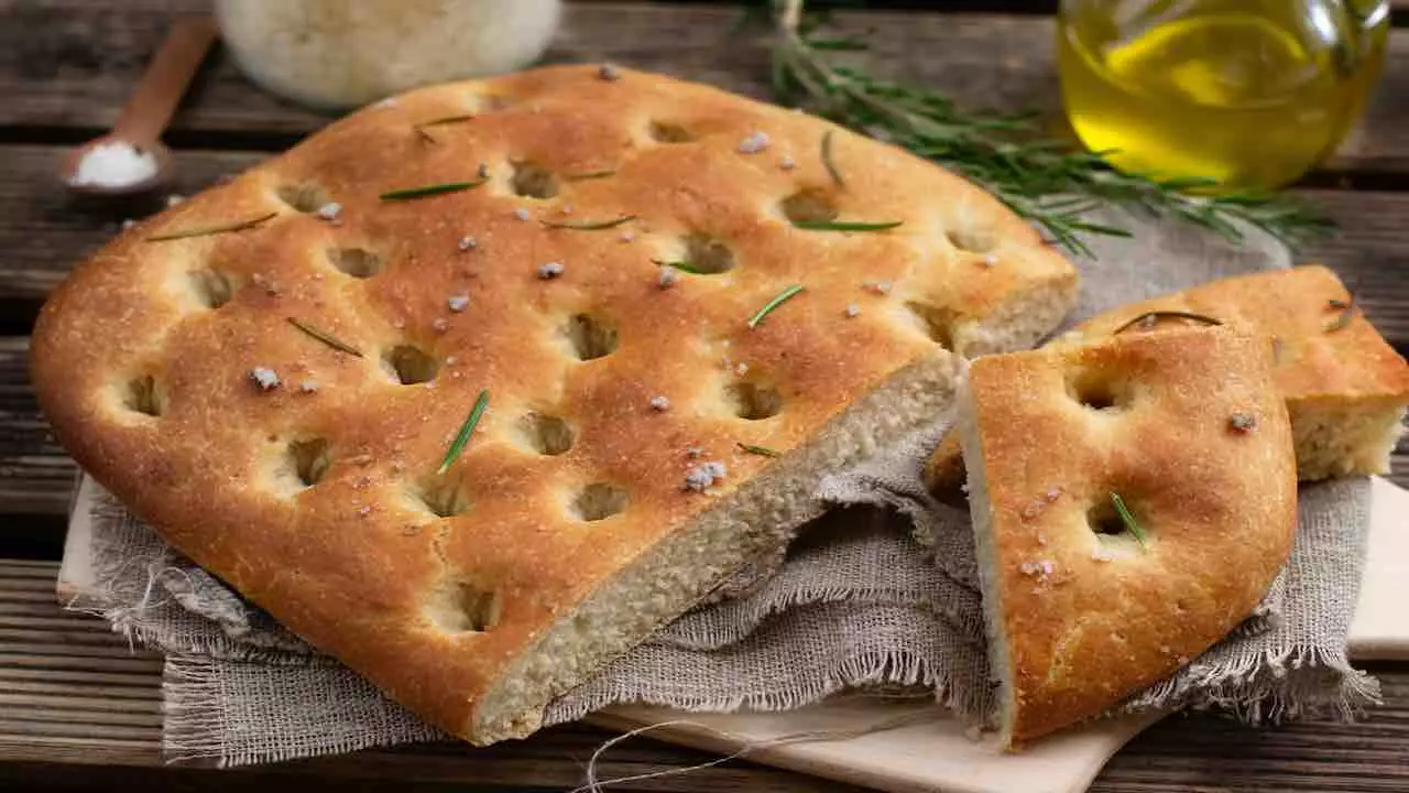 Focaccia dị elu ma dị nro | tọrọ ụtọ na ịdị mfe ya