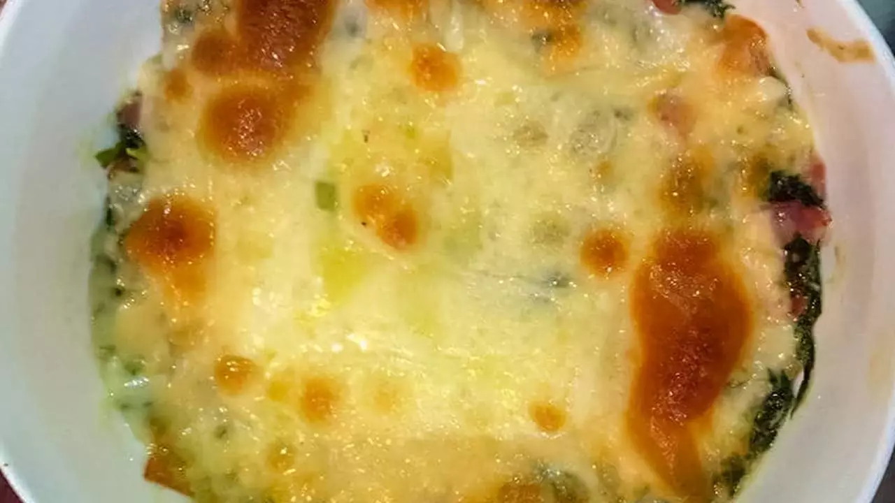 Lasagna dengan kentang dan articok