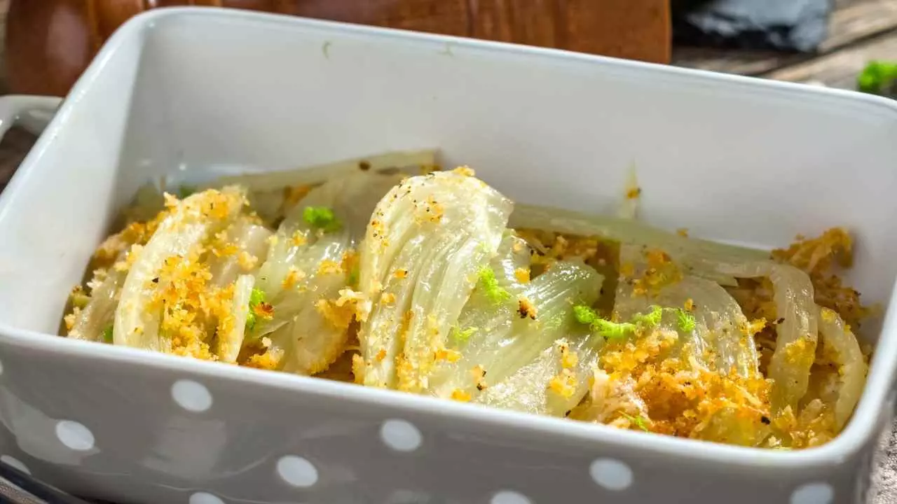 Fennel na turmeric ma ọ bụ gratin | Light contour dị iche iche na mbụ