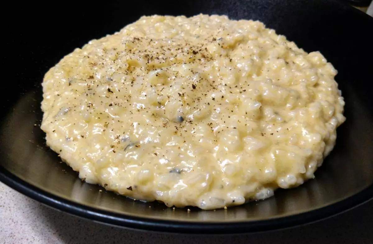 Creamy risotto with milk and parmesan, with a soft and fragrant taste