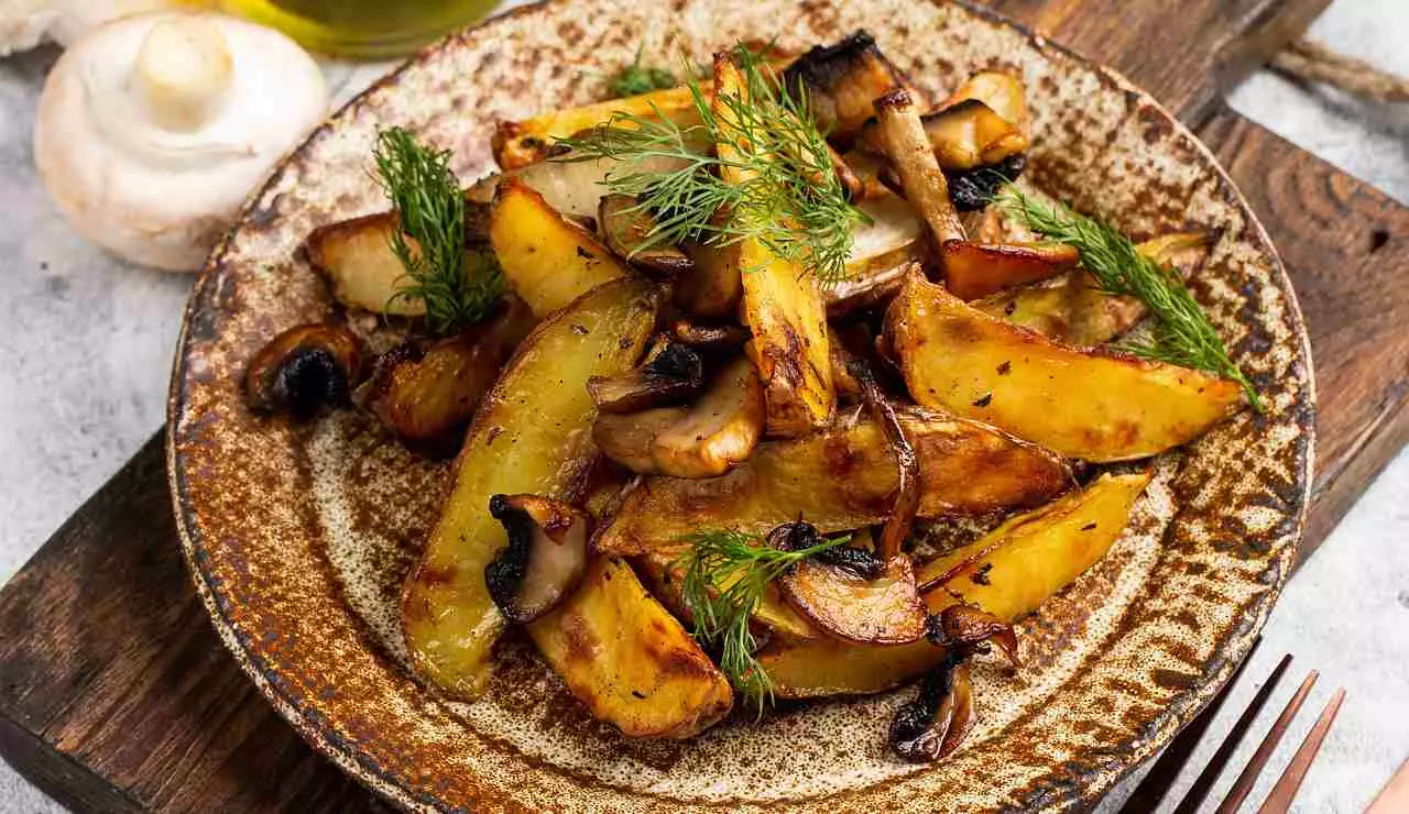 Roasted potatoes and mushrooms | Warm and tasty side dish