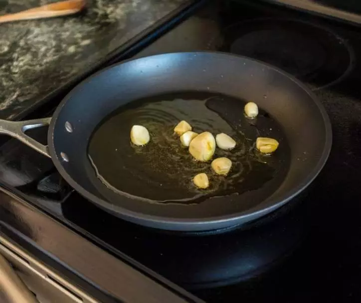 linguine con pesto de améndoas