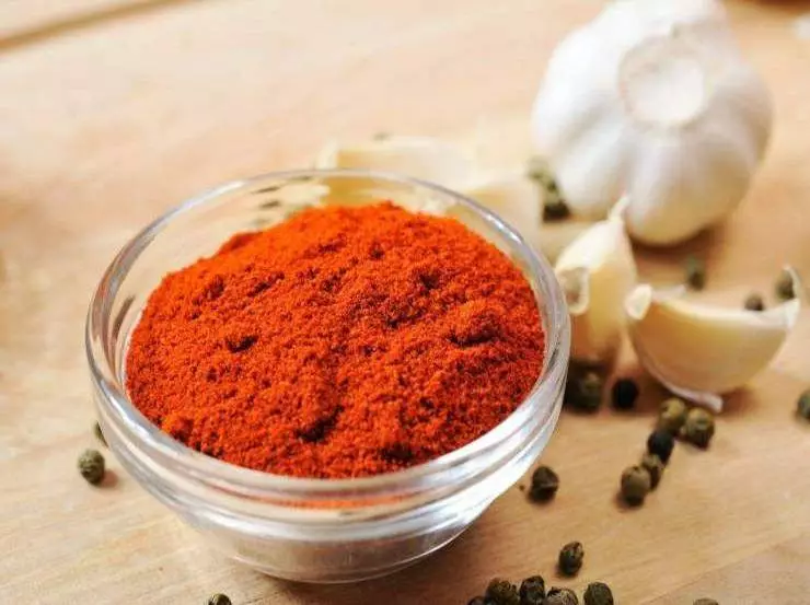 Paprika va aromatik o'tlar bilan to'ldirilgan makaron FOTO retsepti chop etish