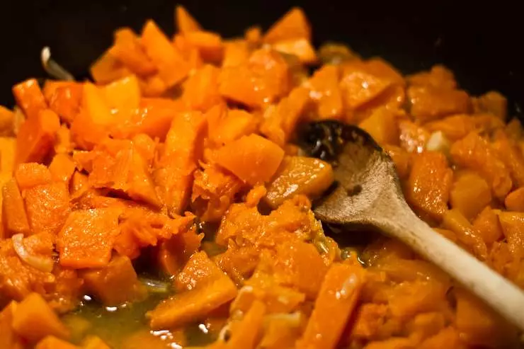 हॅम आणि मोझारेला सह भोपळा भाजलेला भात - ricettasprint