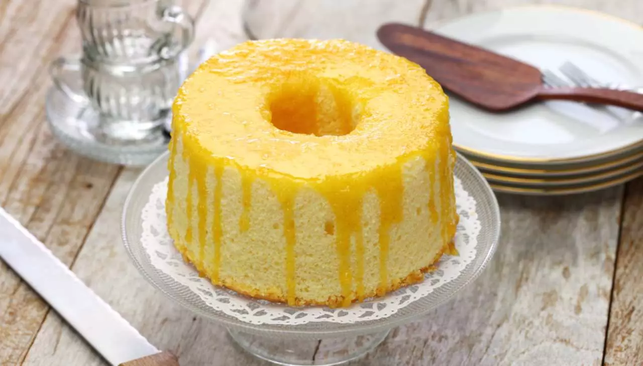 Bolo chiffon laranja claro | Receita simples e deliciosa sem manteiga