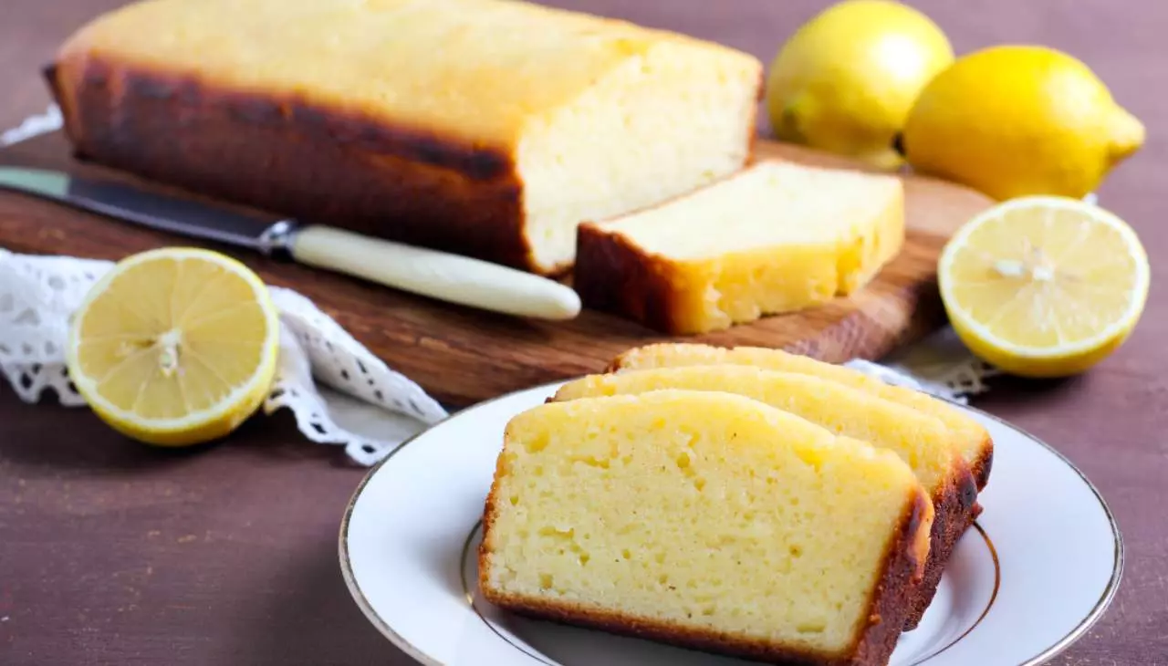 Lemon cake with yogurt recipe