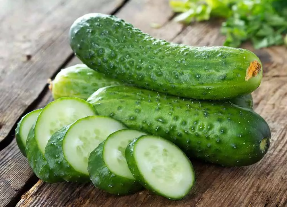 Salat med vandmelon, feta og agurk, sommeropskrift. 6745_4