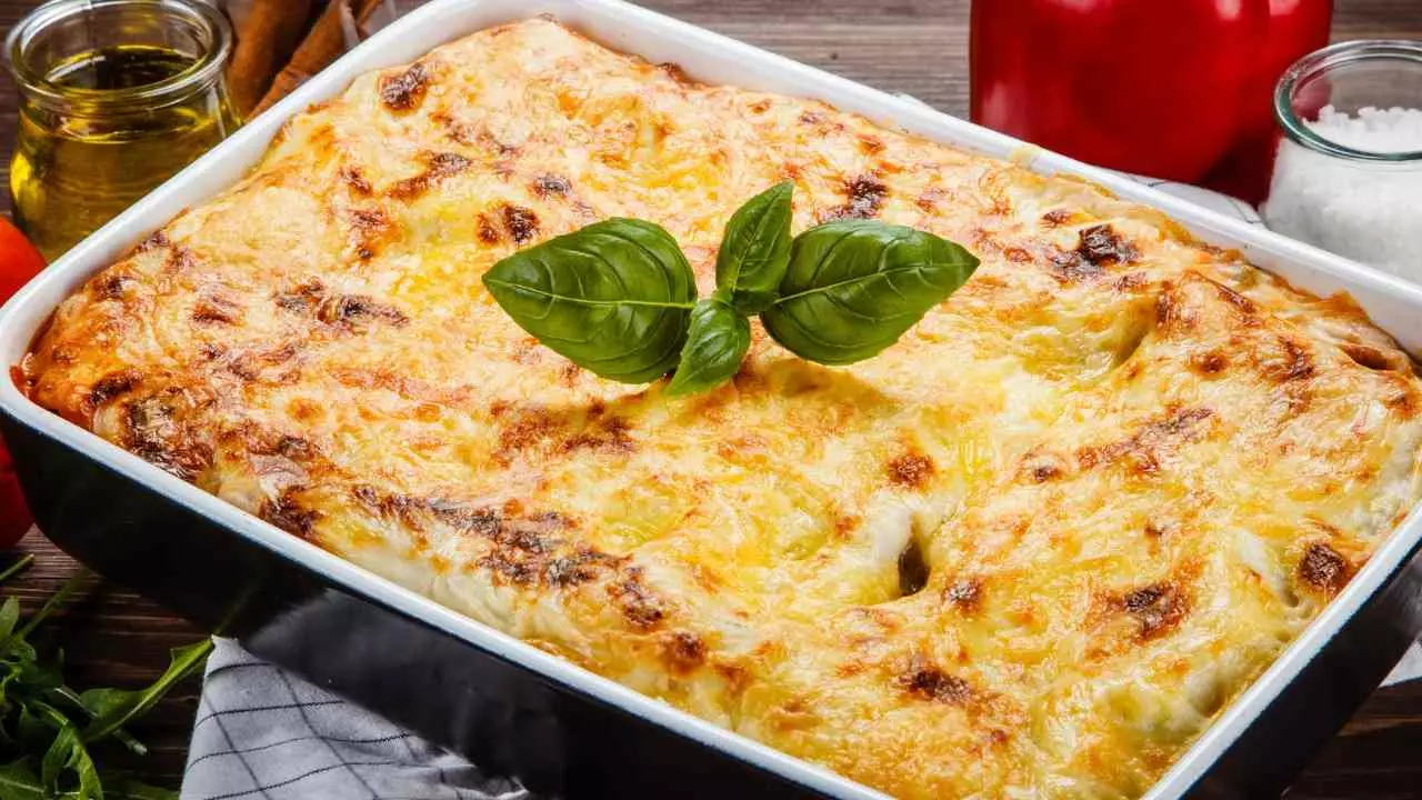 Bişen artişok we pecorino bilen Lasagna