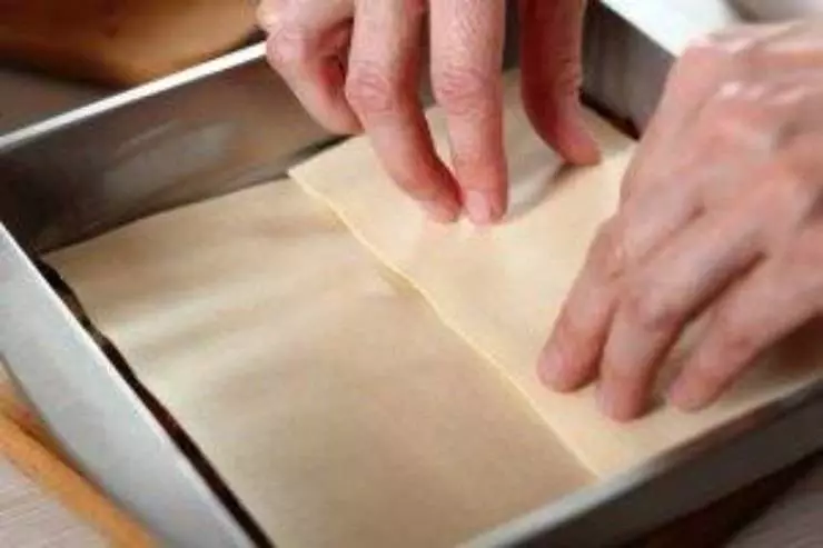 Përbërësit e përgatitjes së recetës së lasagna filanti me angjinare 6911_2