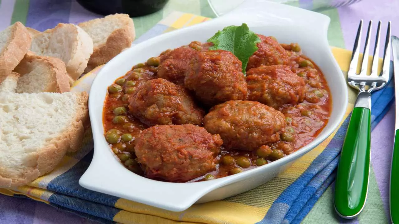 Meatballs tare da miya