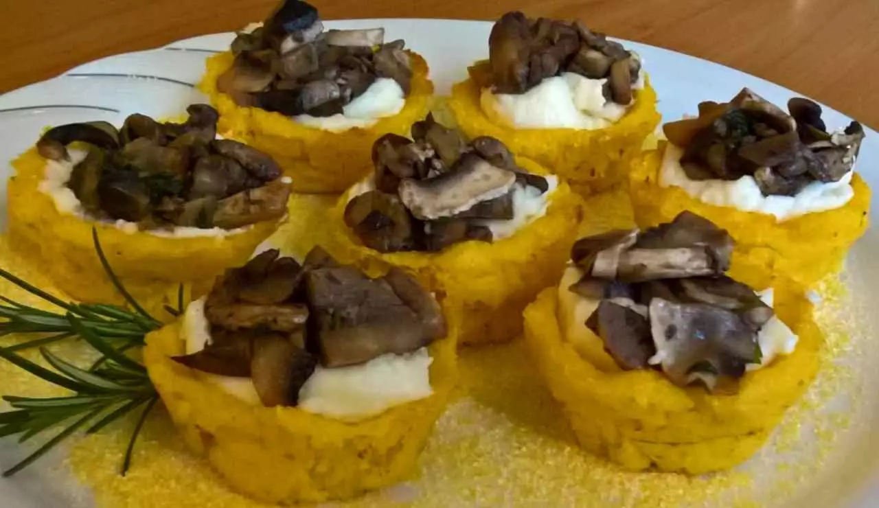 Libaskete tsa polenta tse nang le li-mushroom le taleggio | monate appetizer tletse molemo