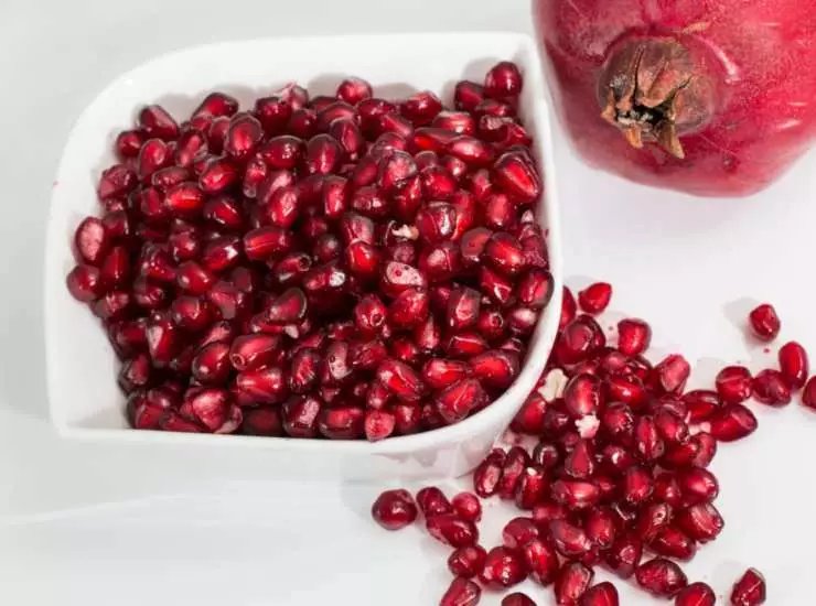 Pomegranate oje ohunelo