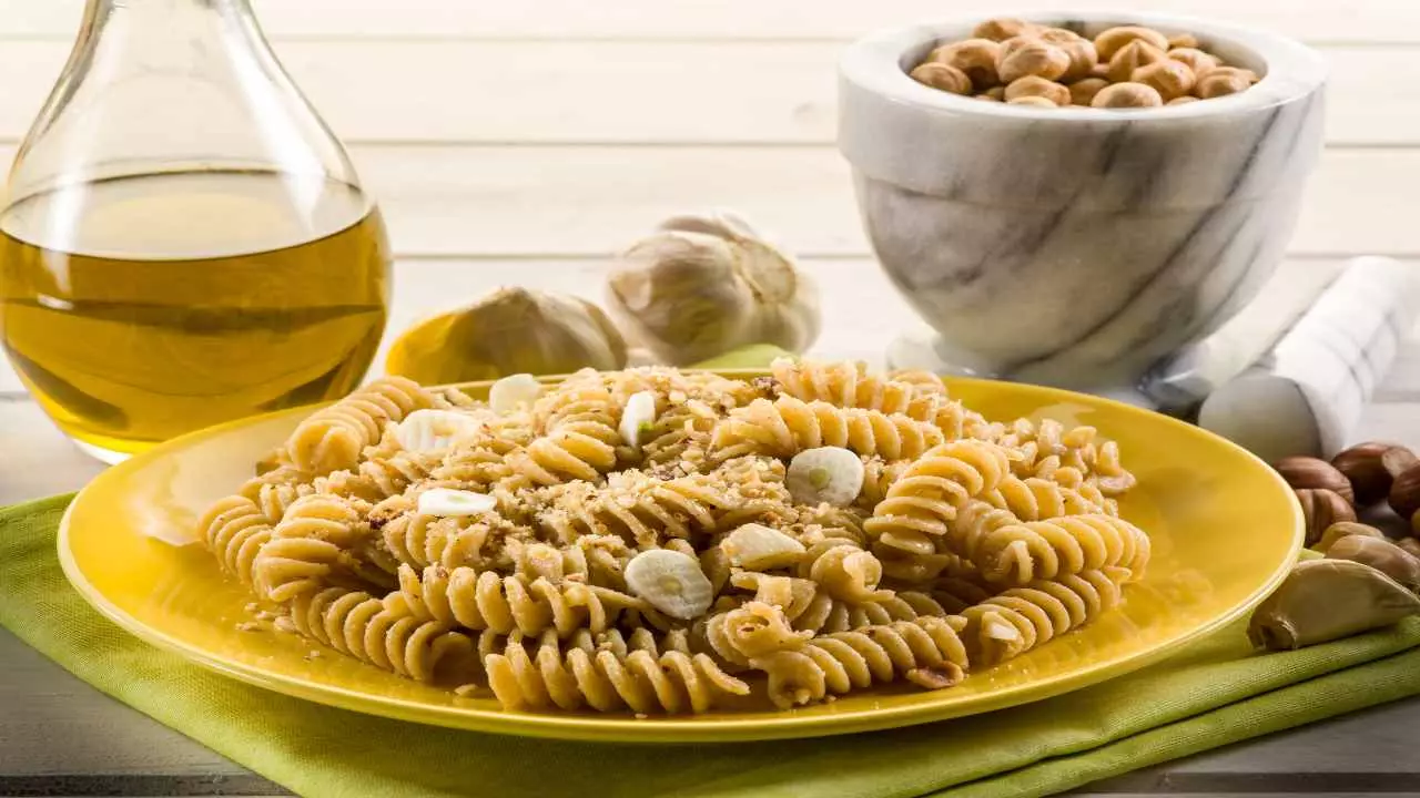 Pasta Fusilli amb pesto d'avellanes | descobreix l'ingredient que marca la diferència