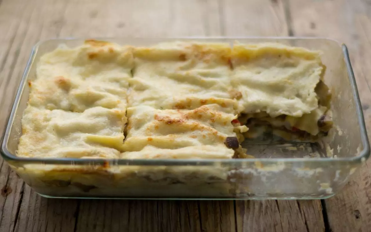 Lasagna ກັບ zucchini ໂດຍບໍ່ມີມັນເບີ | ແສງສະຫວ່າງແລະດີຫຼາຍ