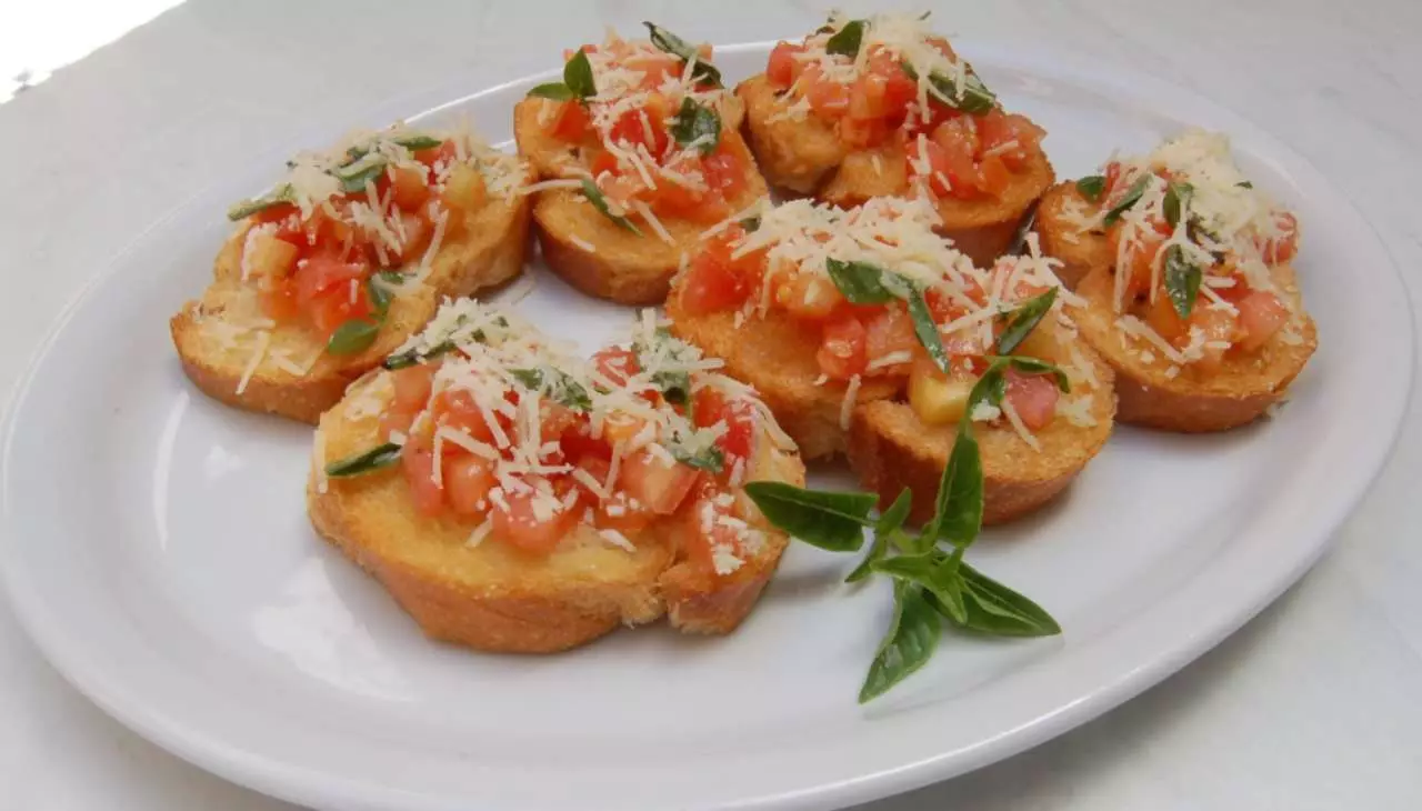 Bruschetta mei tomaat en parmesan - ricettasprint