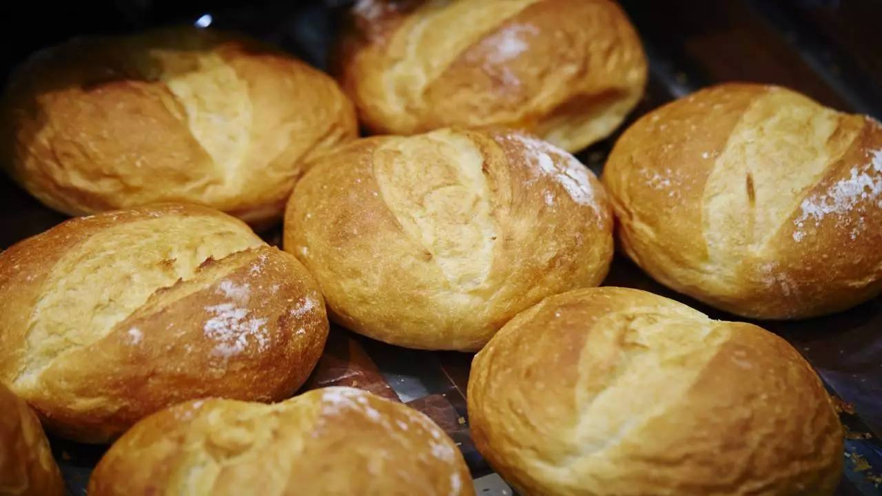 Sandwiches cuku | Mai laushi da gayyata don cika yadda kuke so