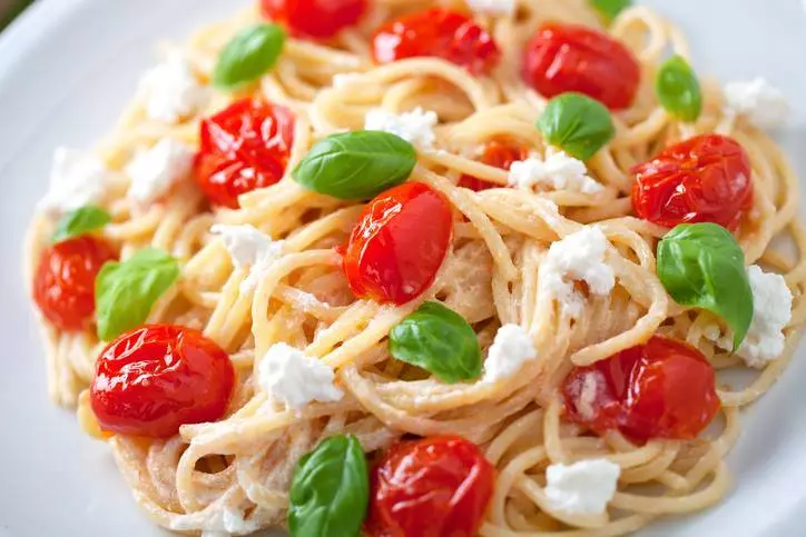 espageti ak tomat Cherry ak rikotta