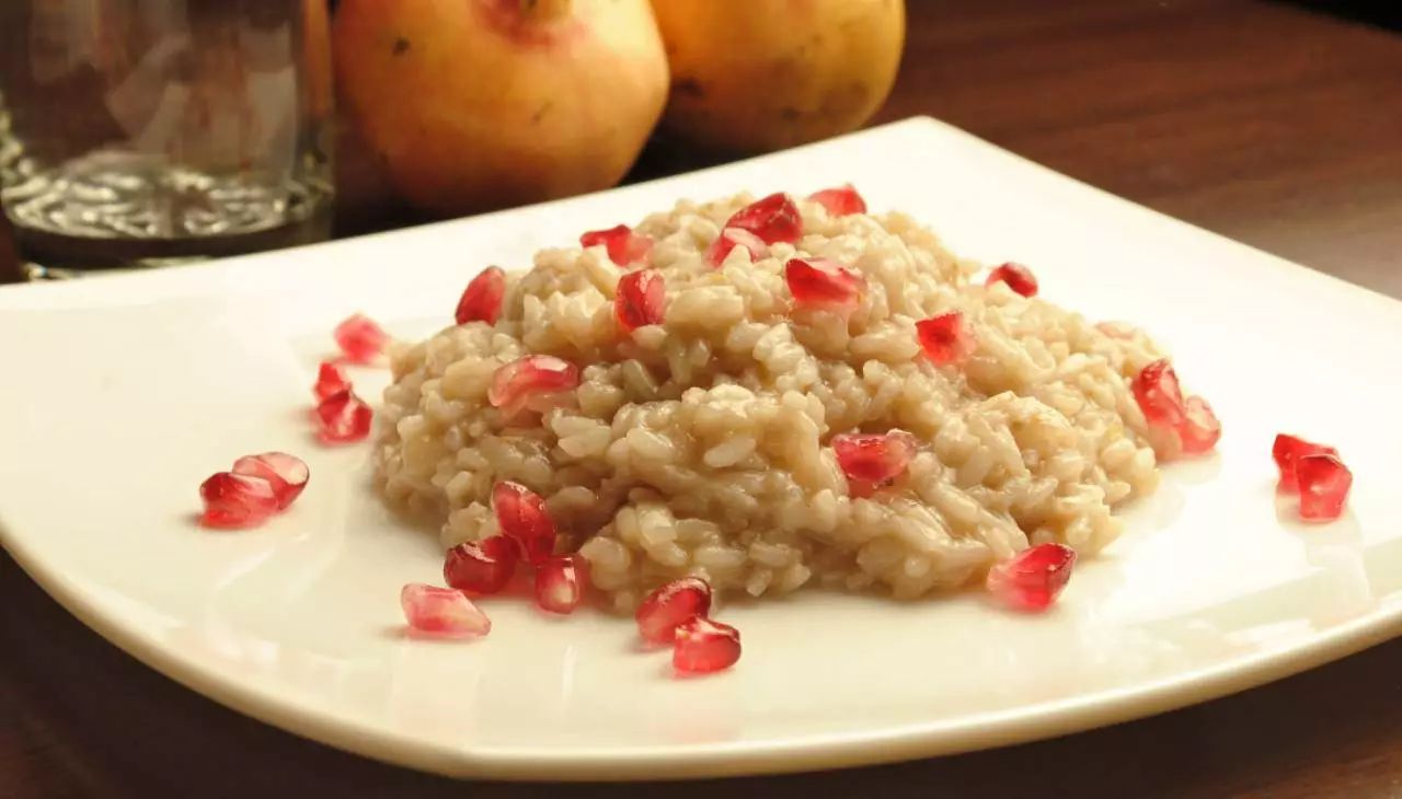 Risotto karo pomegranate | Ngundang lan sedhep kanggo nedha bengi kulawarga anget