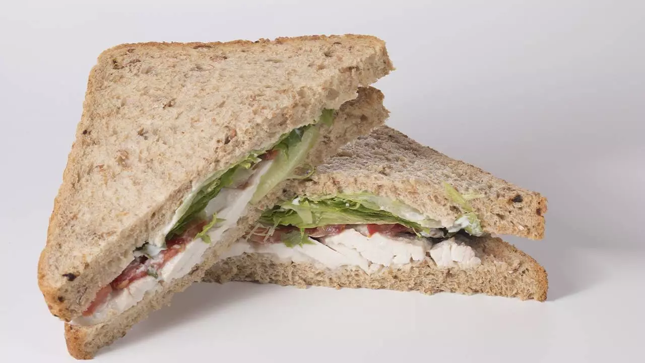 sandwich wholemeal kalawan hayam