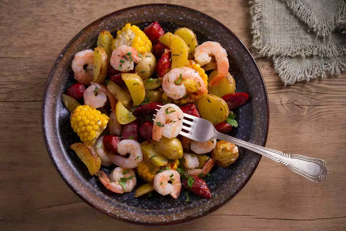 Salad kentang seafood, banyak rasa lezat dalam satu hidangan