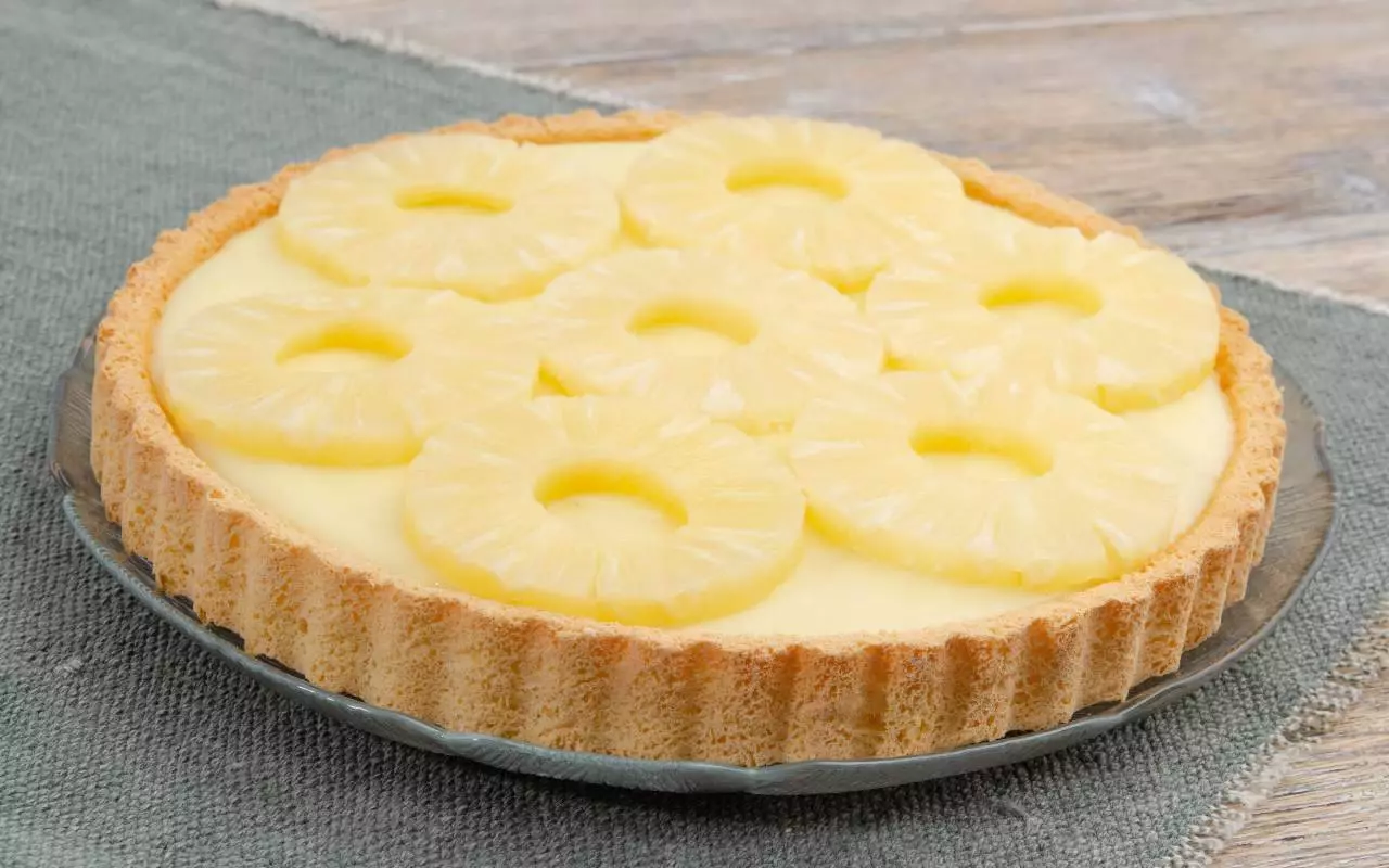 Pineapple na ude tart | Ihe eji megharịa ọnụ maka nri nri