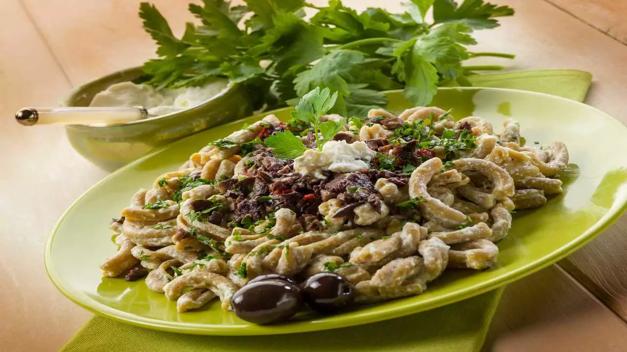 Pasta amb ricotta i olives