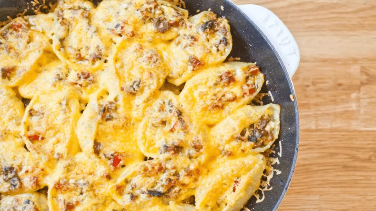 ricotta এবং সসেজ সঙ্গে Conchiglioni, চমৎকার বেকড প্রথম কোর্স