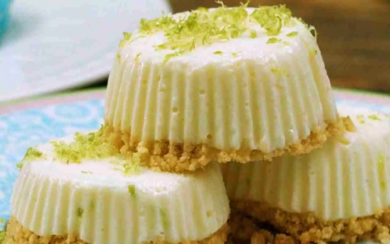 Mini cheesecake nga adunay ricotta, almendras ug apog | Ang perpekto nga patty