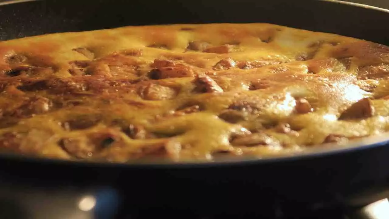 Omelette aux oignons au four, la saveur parfaite pour les amateurs d'oignons