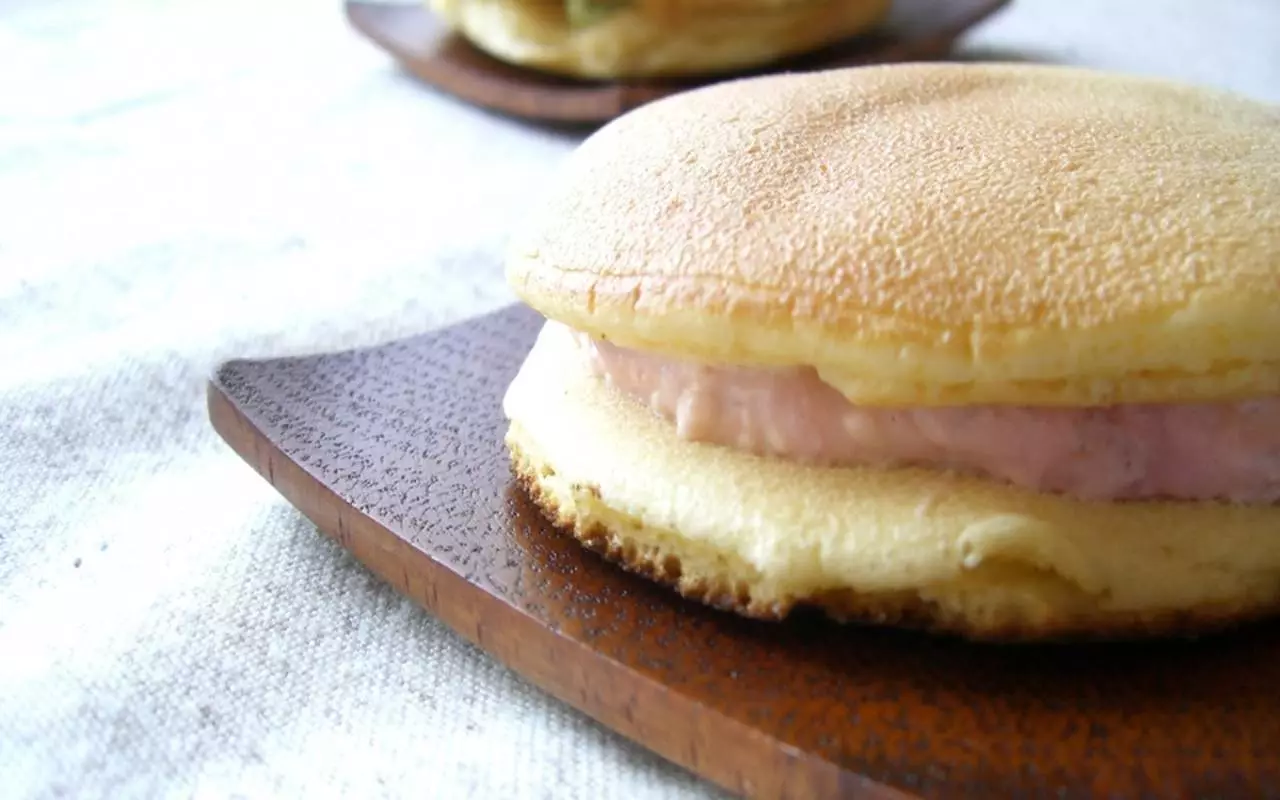 Savory Dorayaki | Gündogardan gelýän süýji ýa-da ýakymly sendwiç