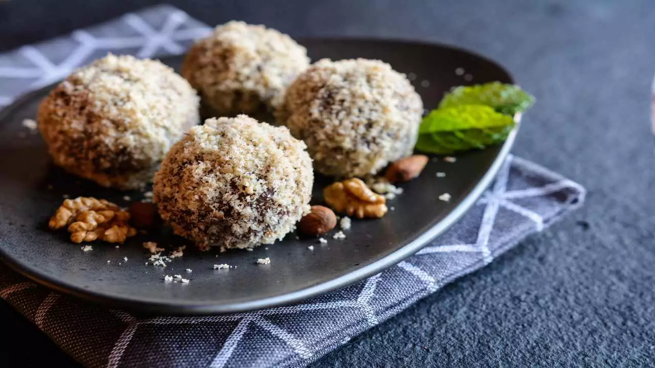 Séissegkeeten mat Mandelen a Nëss | Soft a lecker fir ze probéieren