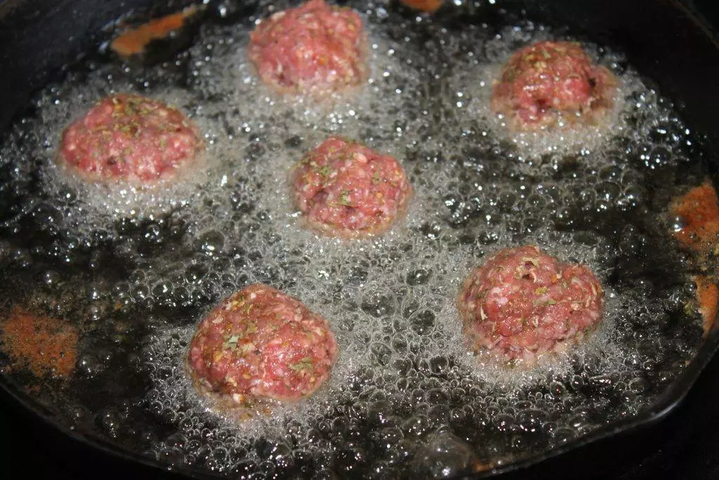 Boulettes de saucisses à la mozzarella de bufflonne, un plat insolite et savoureux 7559_5