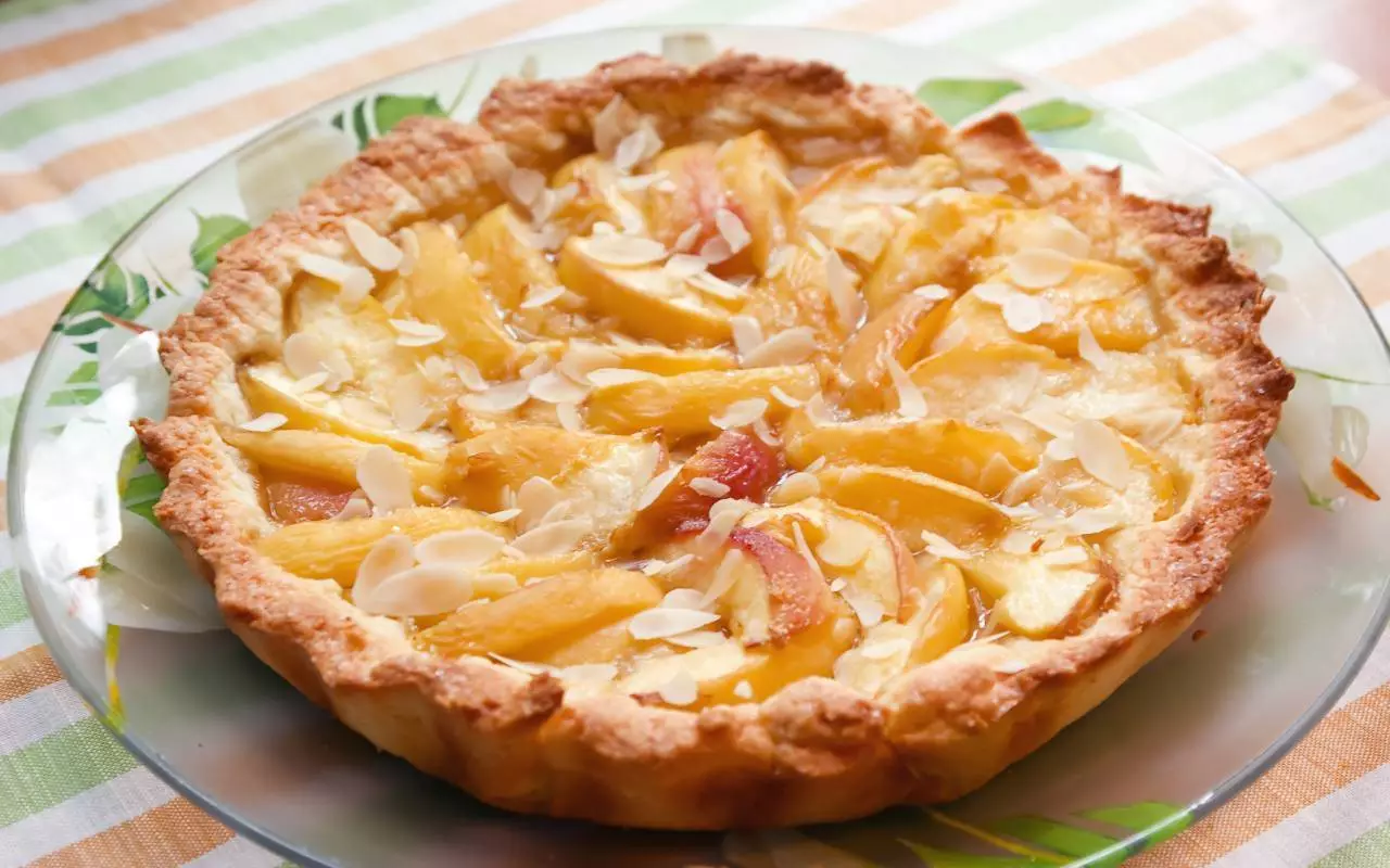 Bánh tart nhân dừa trộn FOTO đào