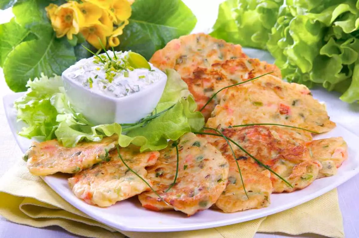 Zucchini dan Wortel Fritters, kebaikan yang sederhana dan lezat.