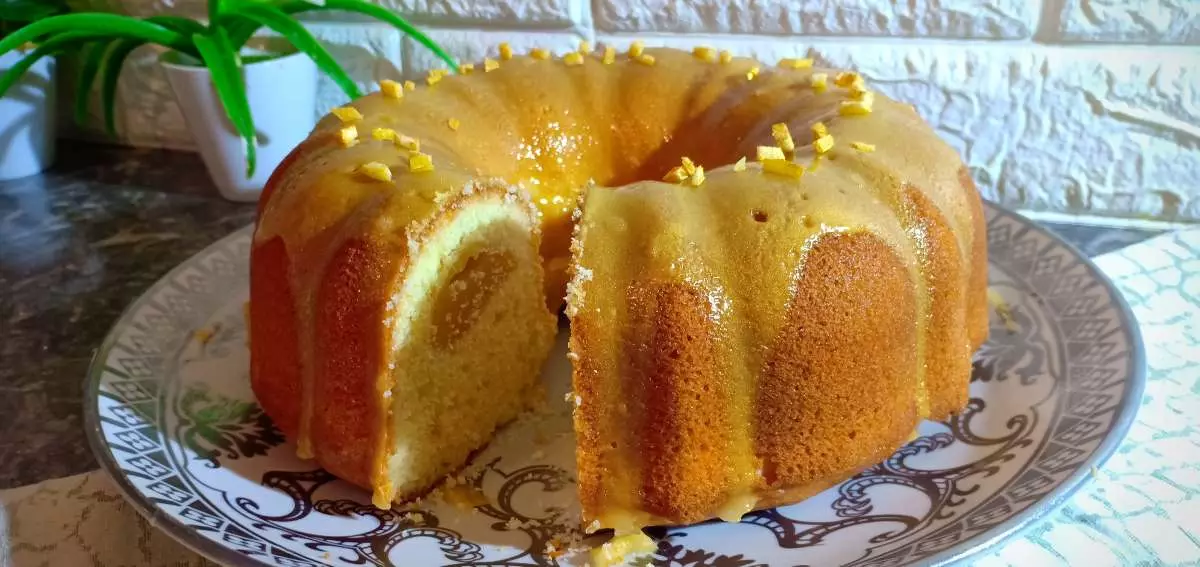 Bolo de coco com creme de limão, aromas gulosos e de verão