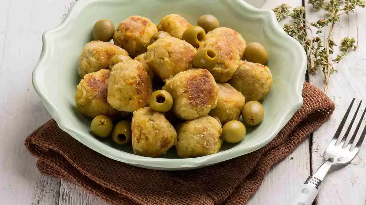 Mandonguilles de porc amb olives i provolone