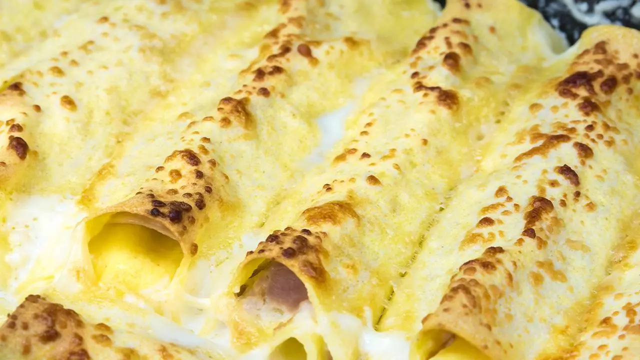 Savory crepes stuffed with پکا هيم، شاندار فنگر کاڌو