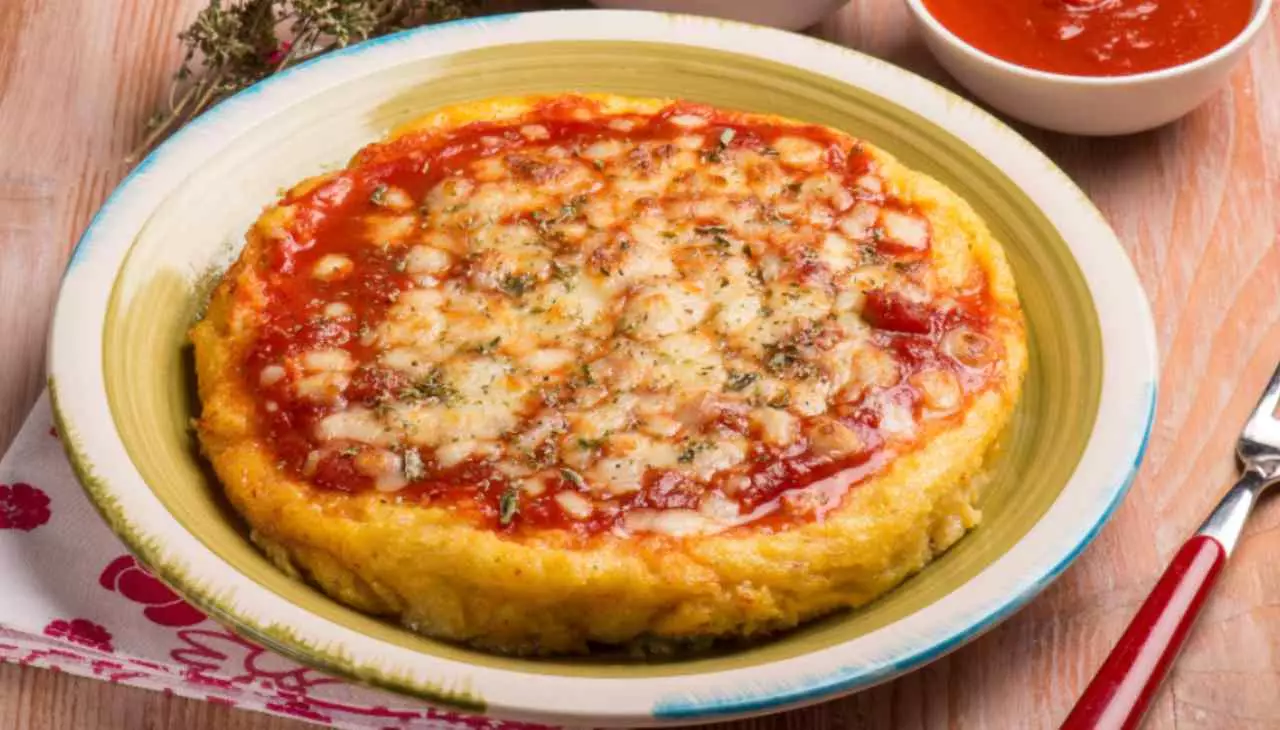 Pizza Margherita of polenta recipe